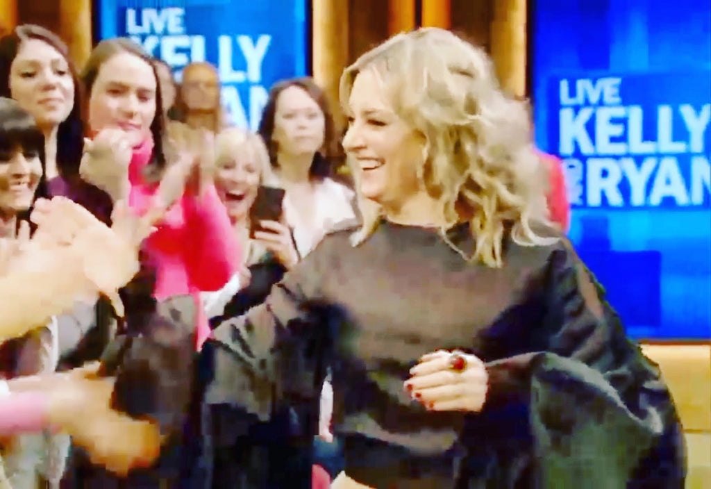 Madchen Amick Rocks Alex Soldier On Live With Kelly...